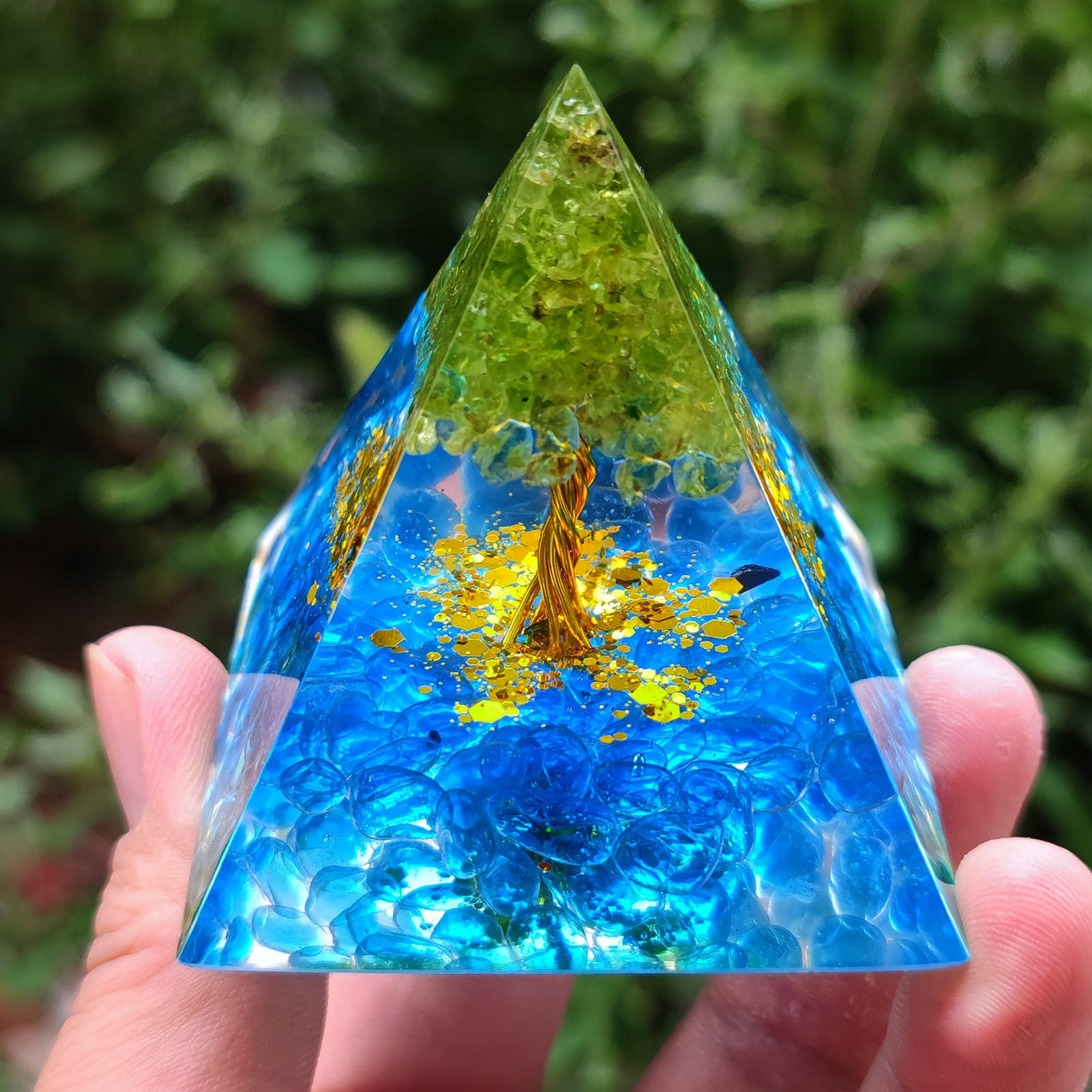 Dream Lifestyle Crystal Pyramid Chakra Orgone Stone Pyarmid, Resin ...