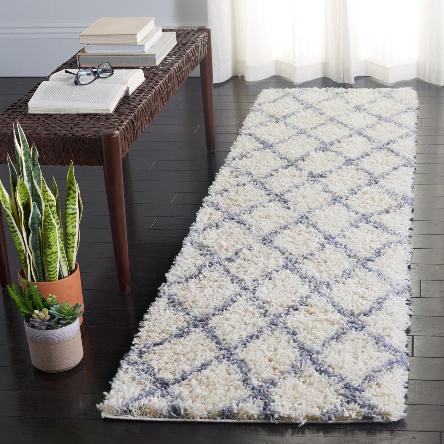 Click here for Safavieh Venus Quincy Geometric Trellis Shag Area... prices