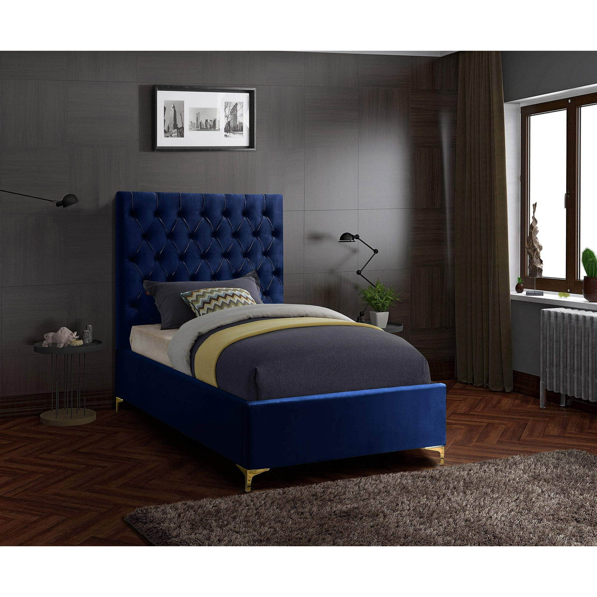 Click here for Meridian Furniture Cruz Collection Modern Contempo... prices
