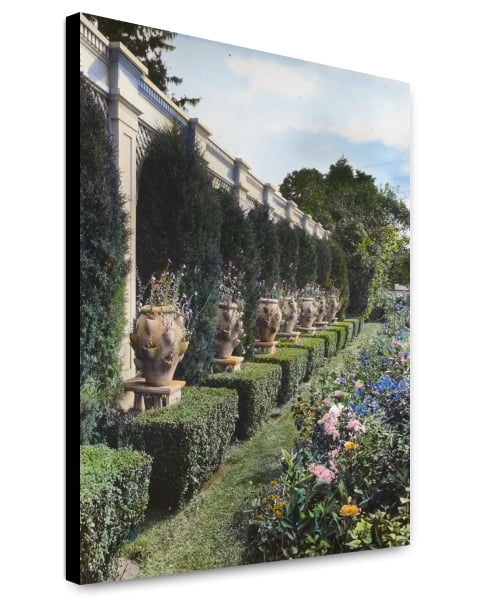 Canvas Print: Lathrop Colgate House, Bedford Village, New York. Trellis ...
