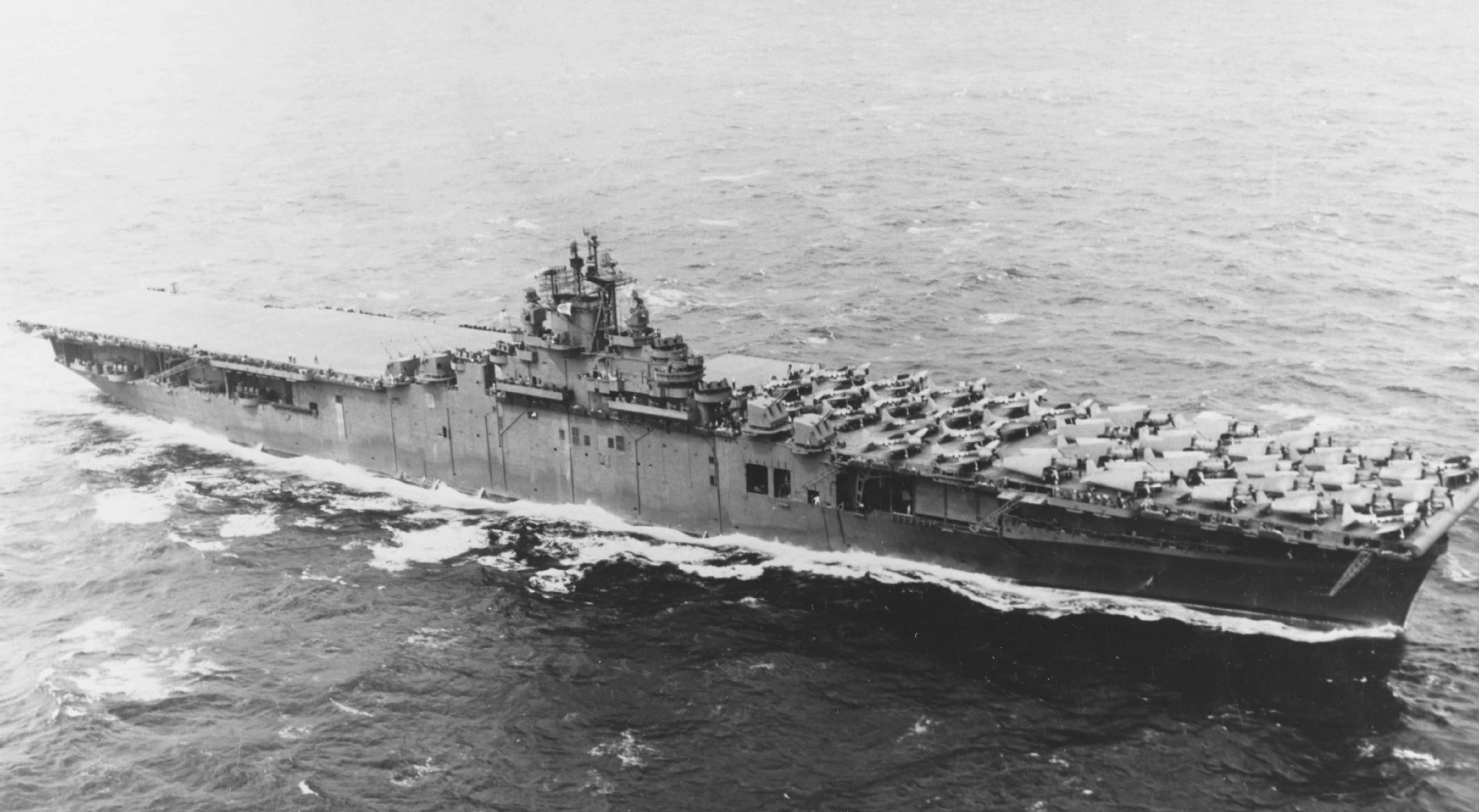The U.S. Navy aircraft carrier USS Lexington (CV-16) underway on 12 ...