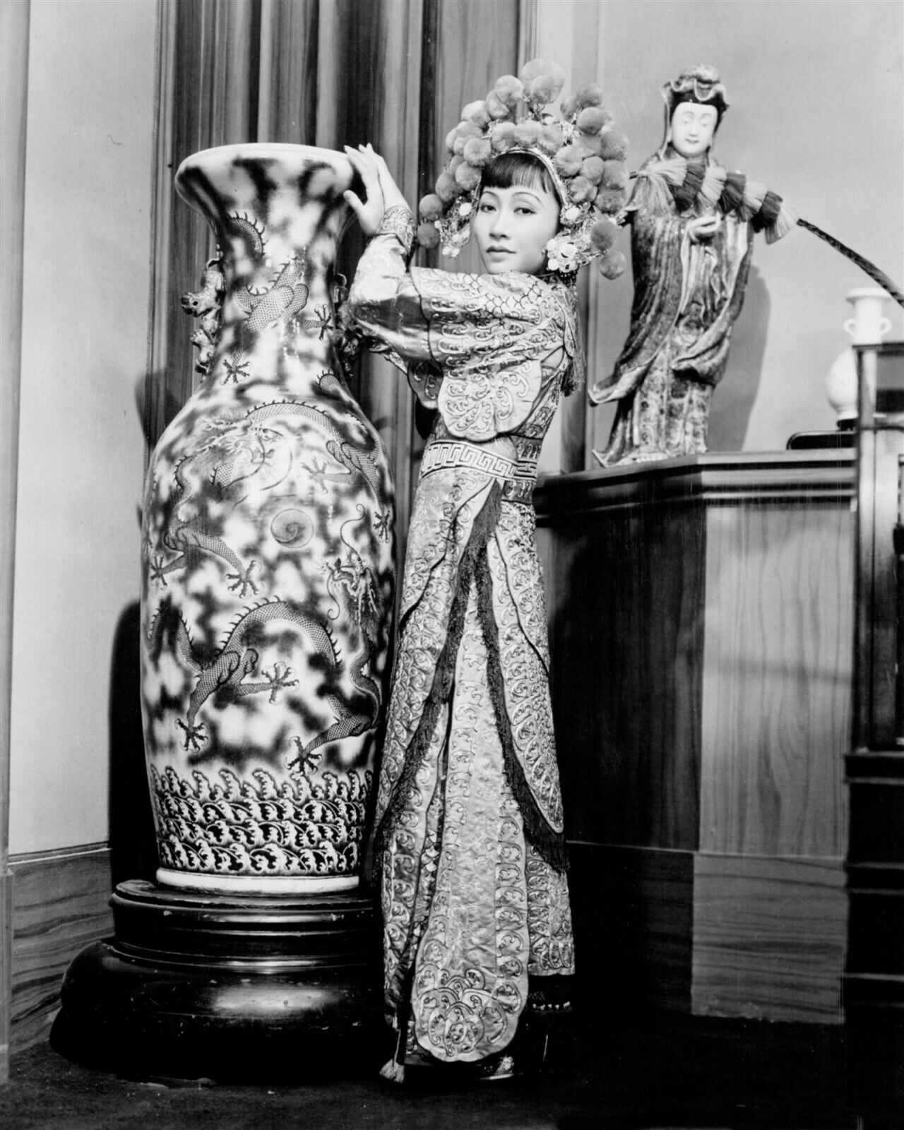 Anna May Wong stands by tall Chinese vase in period costume 8x10 inch ...