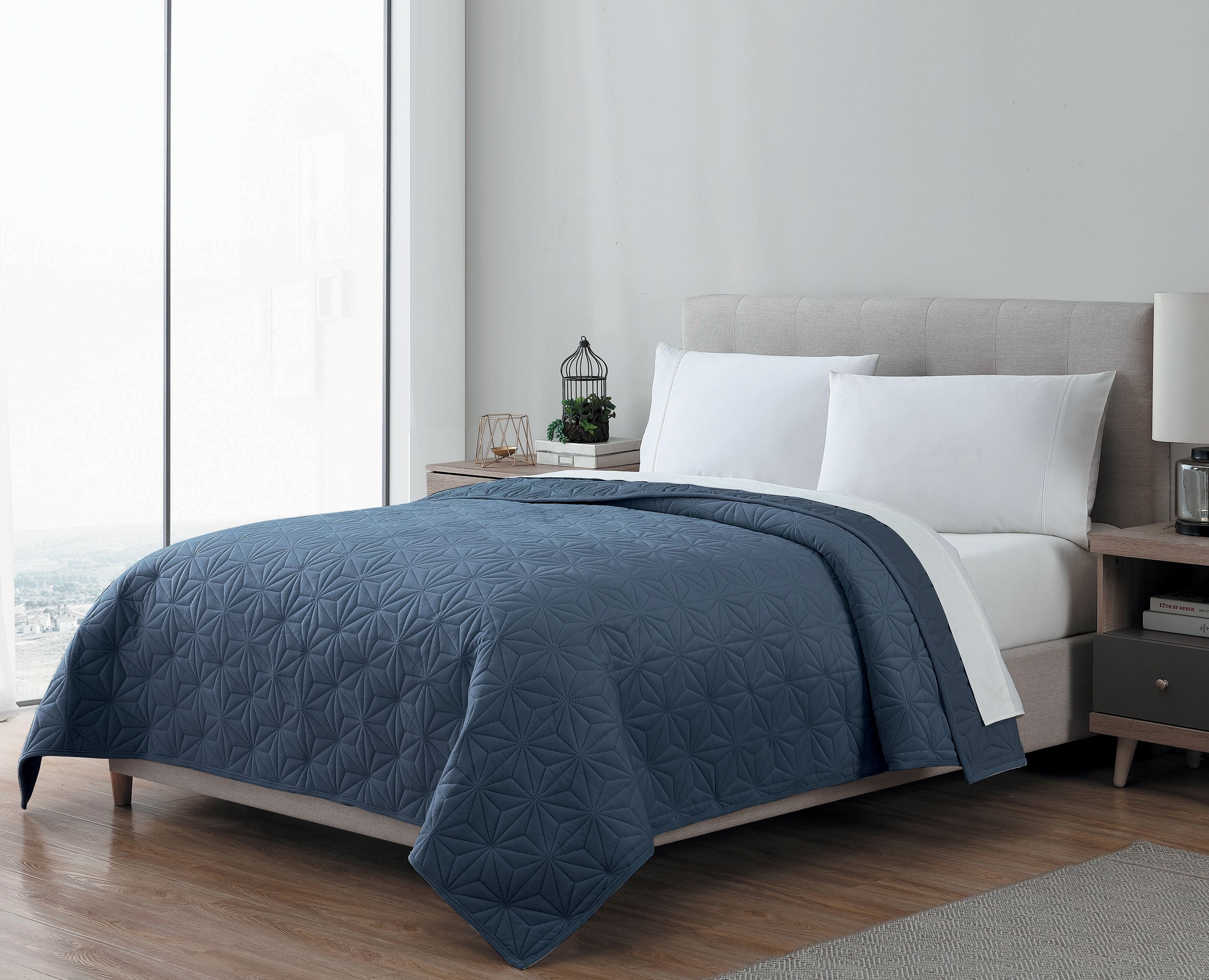 Mainstays Soft Plush Micromink Kaleidoscope Quilt, Twin/Twin XL, Indigo ...