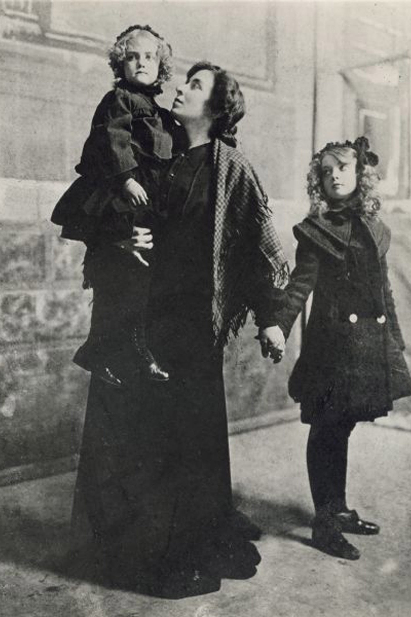 24x36 gallery poster, Dorothy and Lillian Gish with actress Helen Ray ...