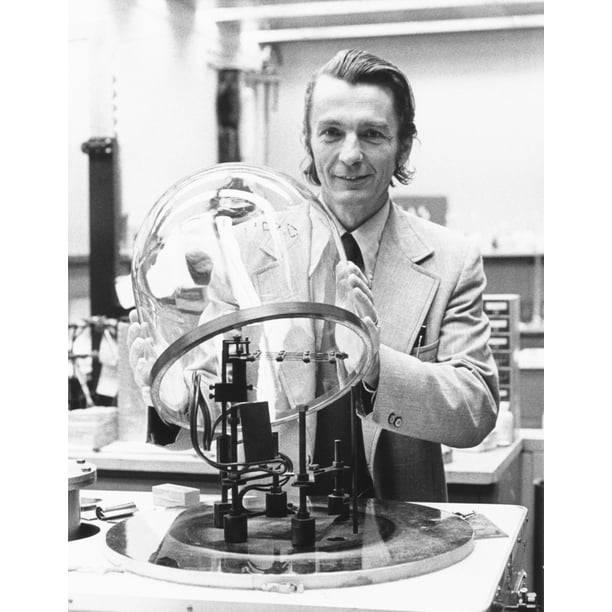 Dr. Ivar Giaevar In His Laboratory At General Electric Company. He Shared The 1973 Nobel Prize ...