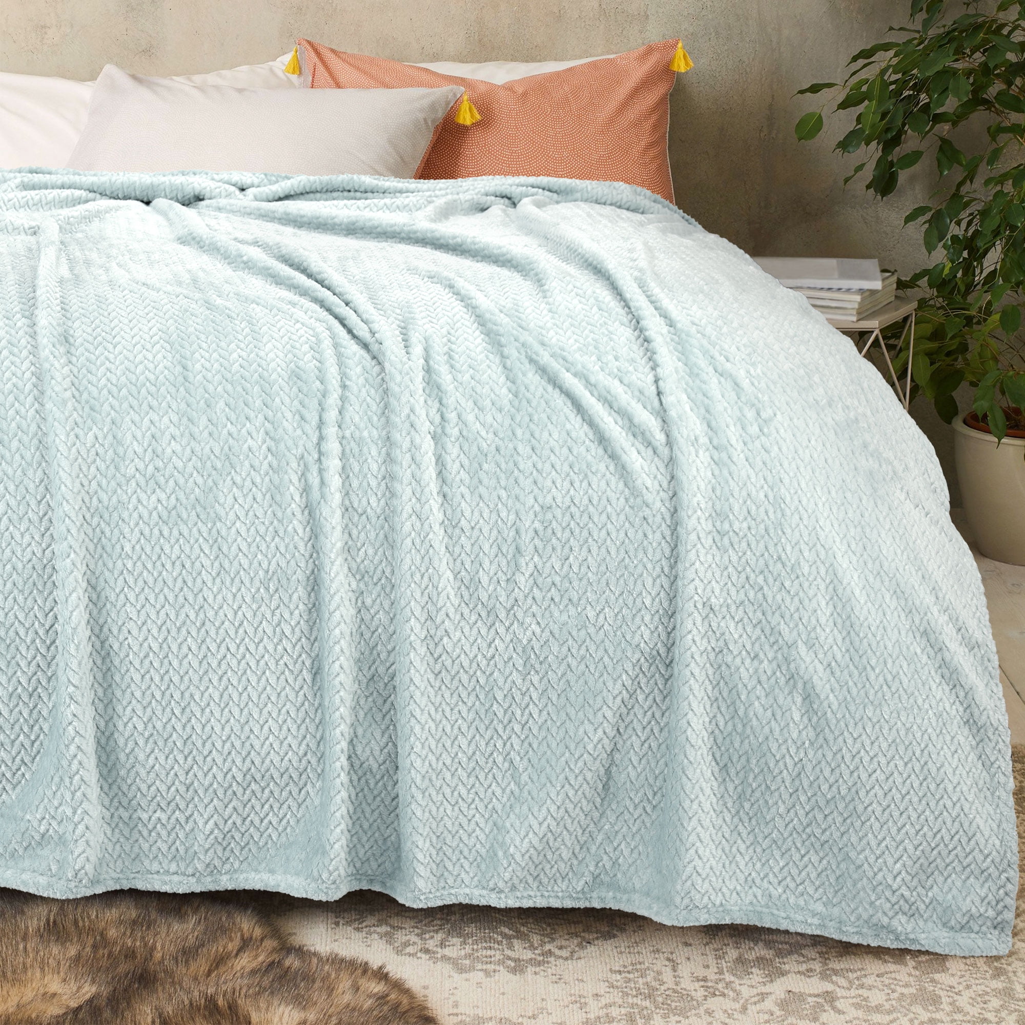 PiccoCasa Flannel Fleece Blanket, Microfiber Fuzzy Plush Blankets for ...
