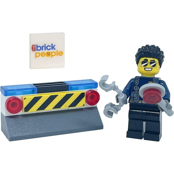 LEGO City: Duke Detain Detective with Handcuffs - Foil Pack - Walmart.com