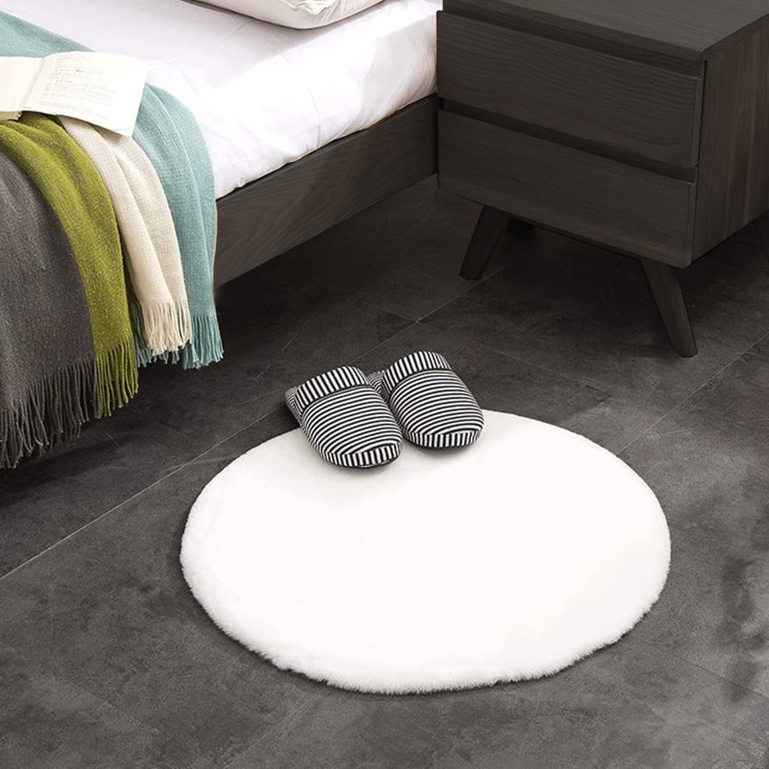 Ghouse 3x3 Soft White Faux Fur Round Rug, Machine Washable Area Rugs ...