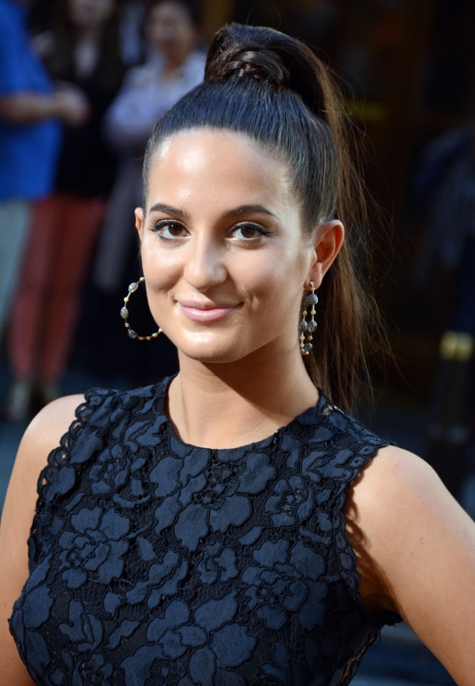 Chloe Angelides On Stage For Nbc Today Show Concert With Lunchmoney ...