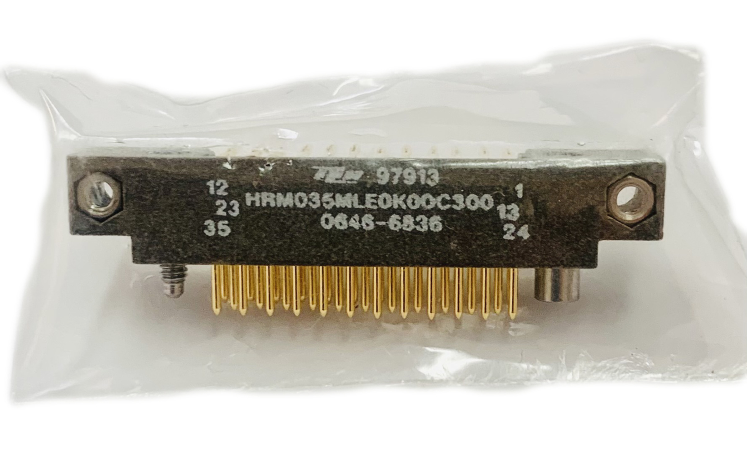 HRM035MLEOKOOC300 HRM 3 Row Plug, Right Angle - Walmart.com