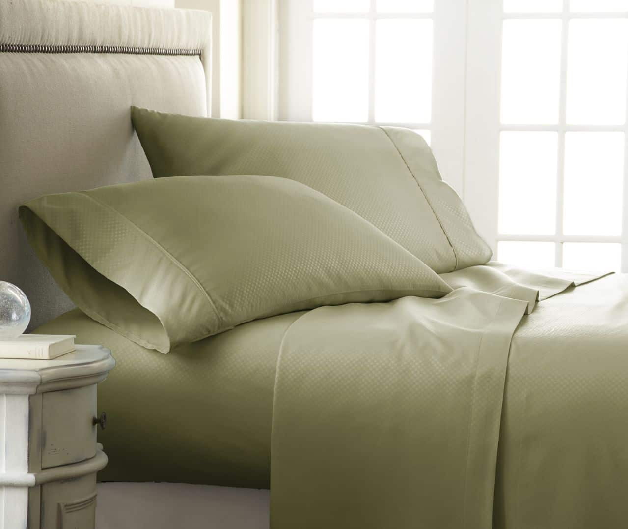 Merit Linens Luxury Hotel Quality Soft Embossed Checker 4 Piece Bed merit-linens-luxury-hotel-quality-soft-embossed-checker-4-piece-bed