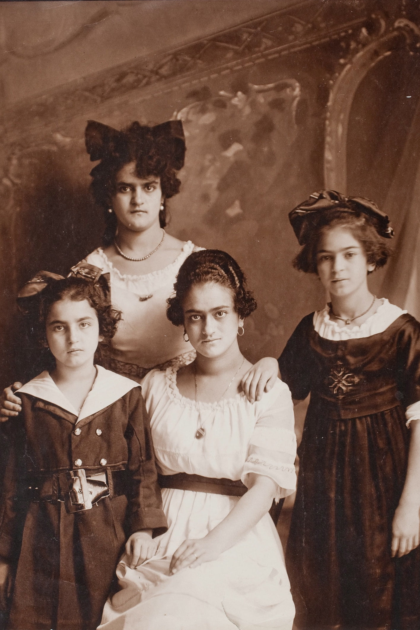 24x36 gallery poster, Frida Kahlo (on the right) and her sisters ...