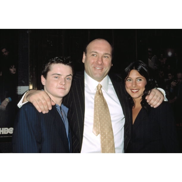 Robert Iler, James Gandolfini And Jamie-Lynn Sigler At Premiere Of The ...