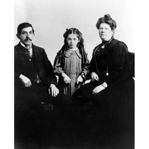 Eva Hart Was Seven When She Boarded The Titanic In 1912 Shown Here With ...