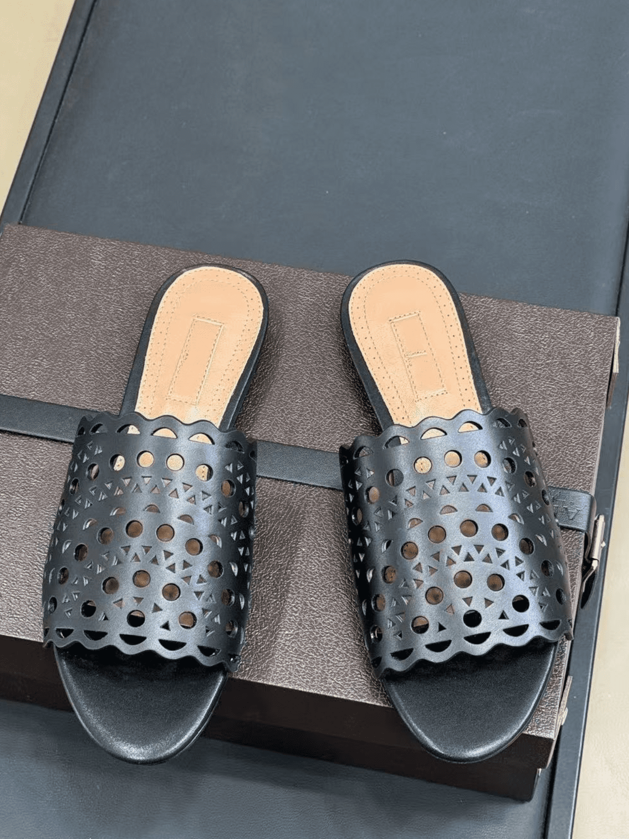 25 summer new European and American catwalk hollow flat slippers for ...