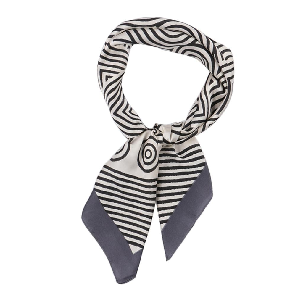 Pañuelo cuadrado Macarena para mujer de cuello cuadrado formal ...