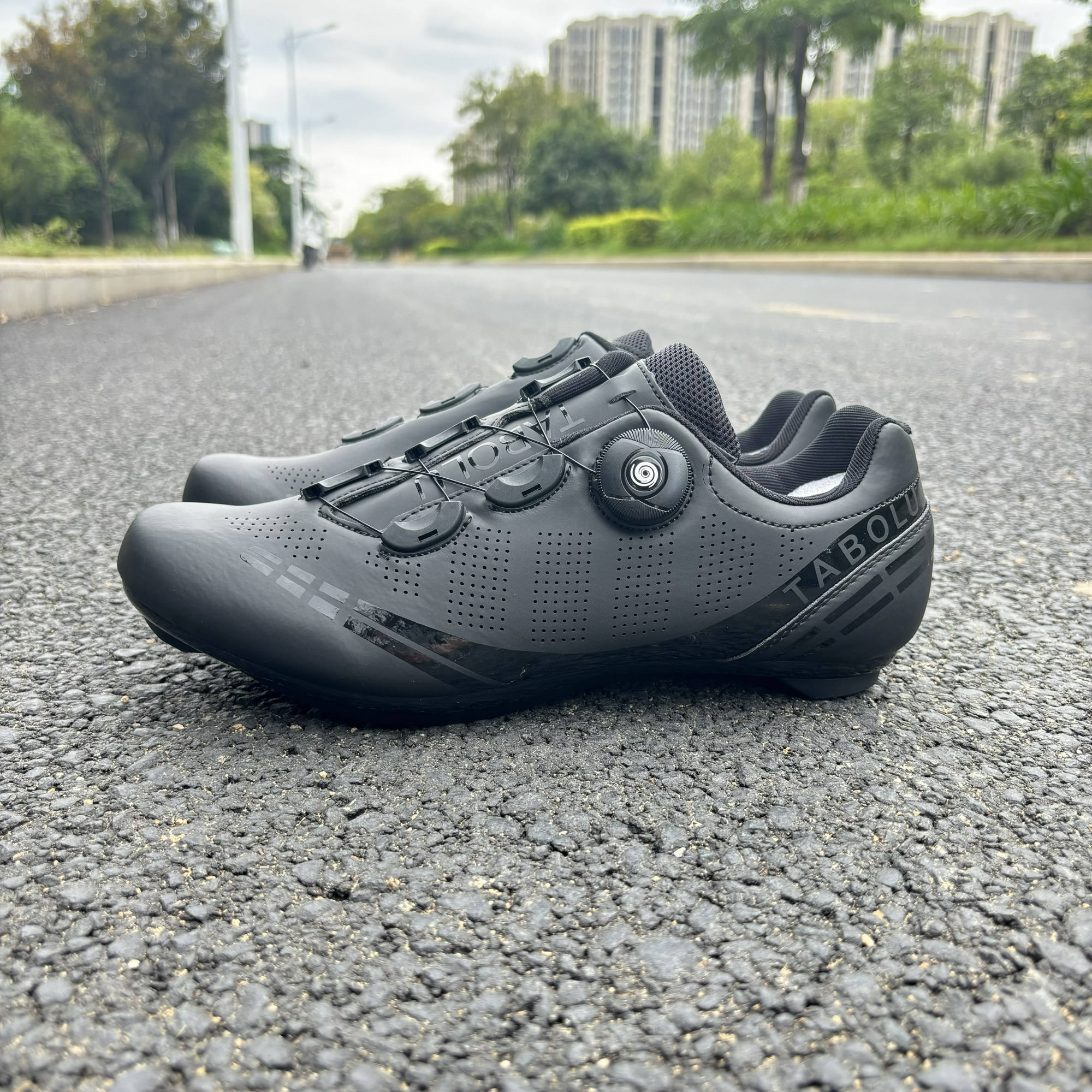 Click here for Pengx Professional Cycling Shoes With Spd Cleats -... prices