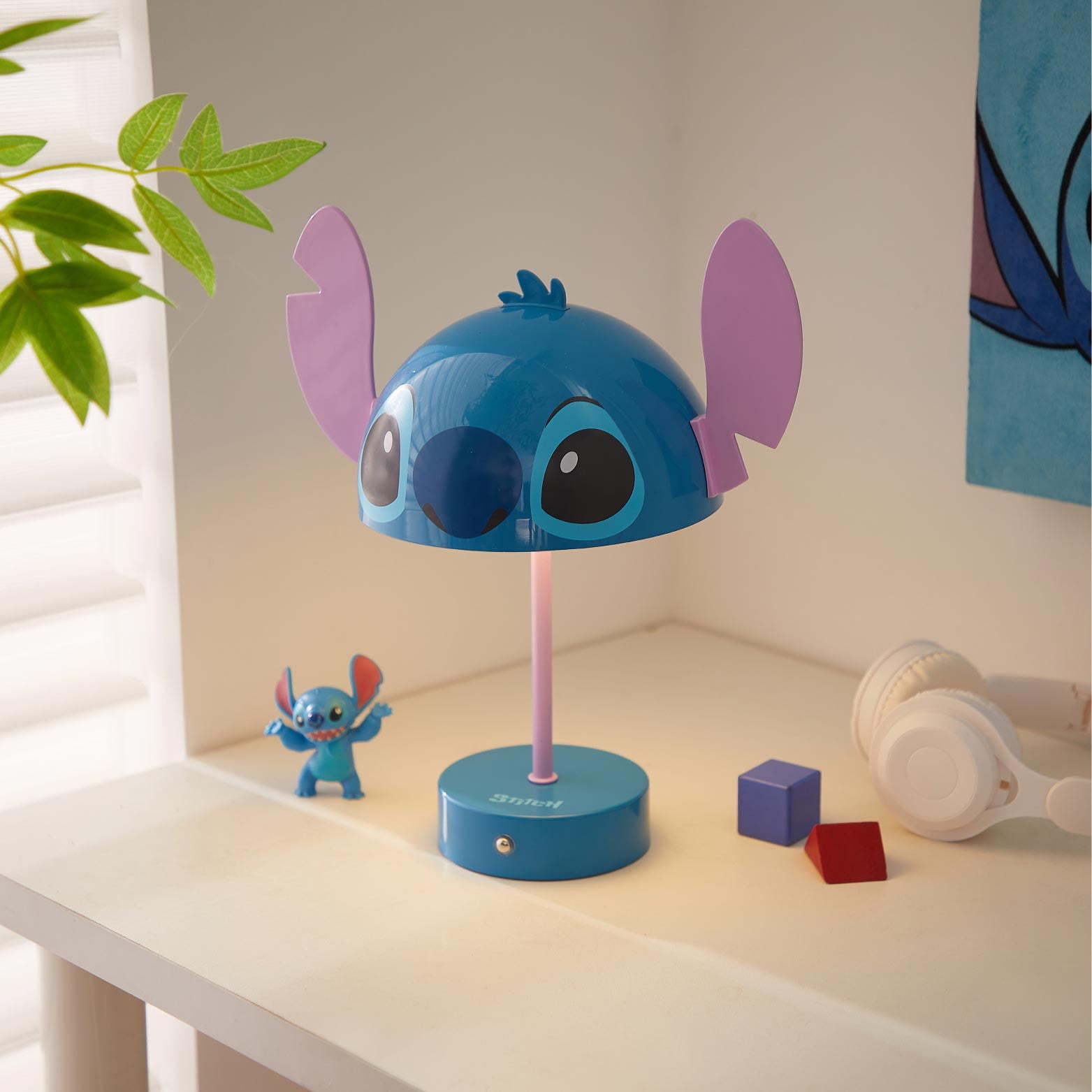 Click here for Disneys Lilo & Stitch Dome Table Lamp 1 Ea prices