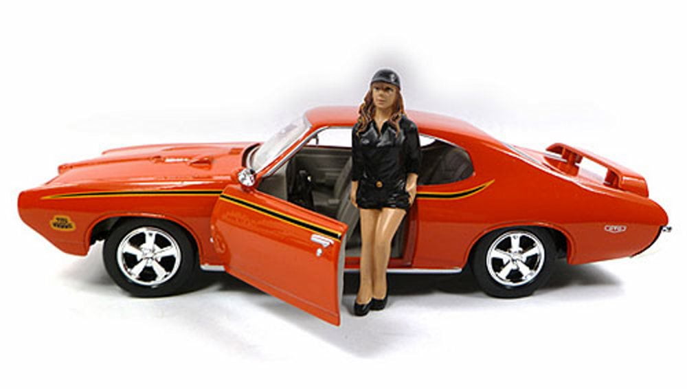 Car Model Sue Figure, Black - American Diorama Figurine 23837 - 1/24 ...