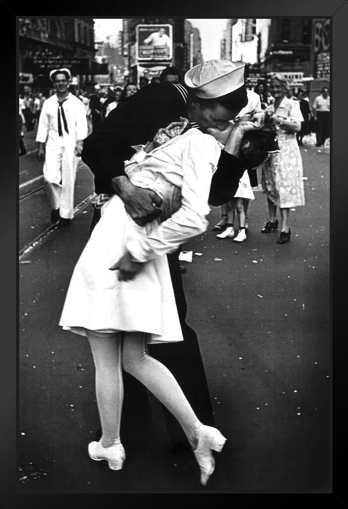 Times Square The Kiss on VJ Day Sailor Kissing Woman 1945 Photo ...