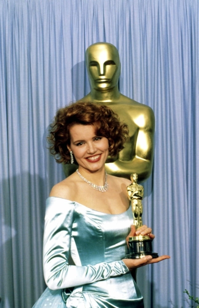 1988 Geena Davis Holds Her Best Supporting Actress Oscar For The ...