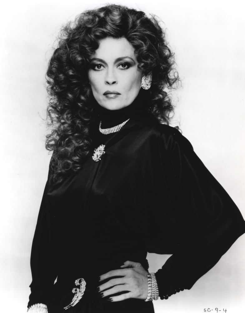 Faye Dunaway Posed with Wavy Hair Photo Print (8 x 10) - Walmart.com