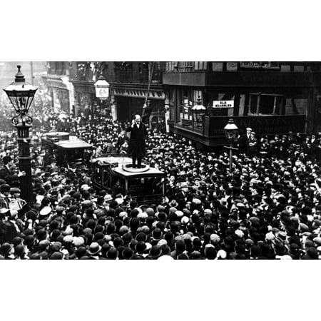 Winston Churchill giving a speech at a rally Photo Print (10 x 8 ...
