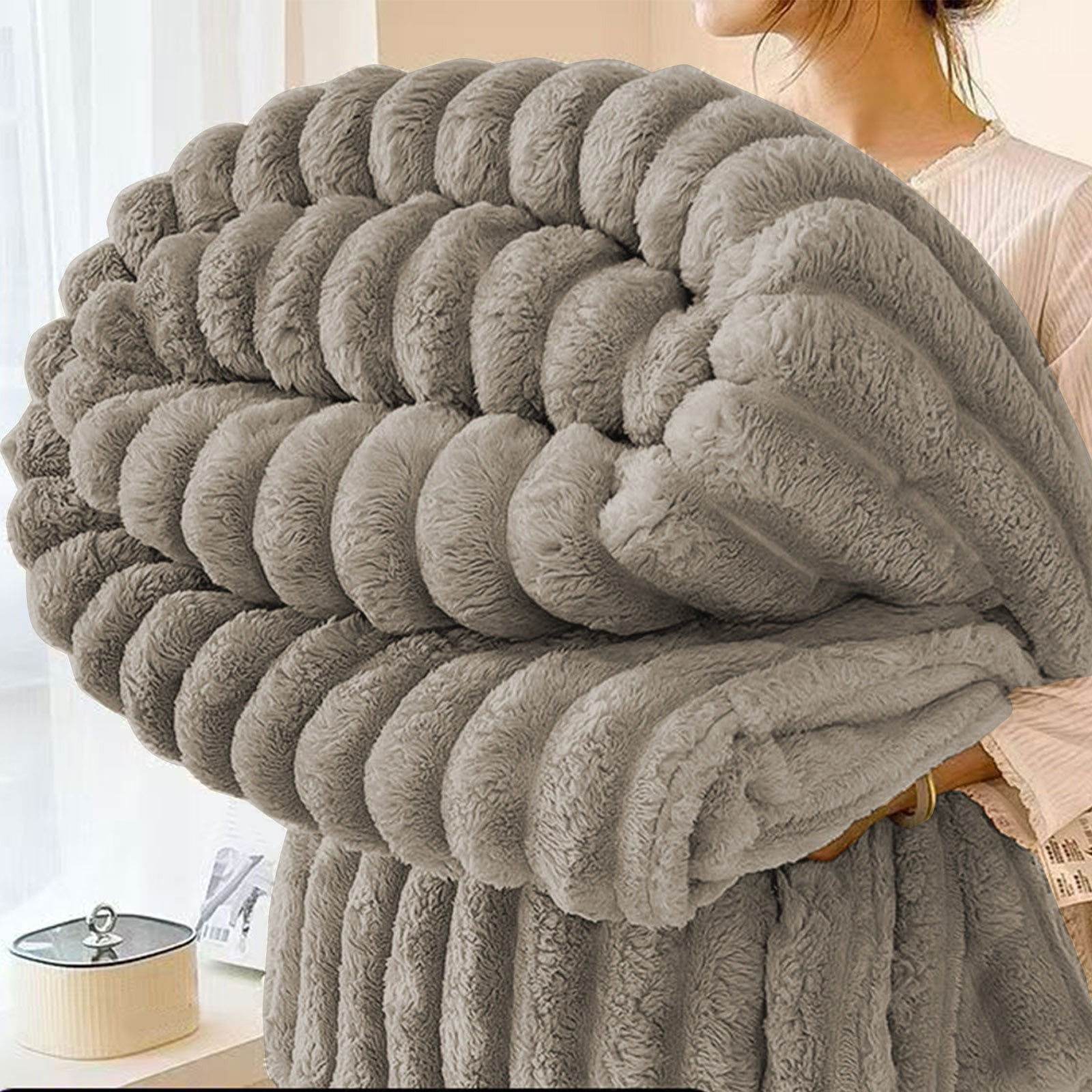 Click here for Leutsin Cozy Bliss Faux Fur Throw Blanket For Couc... prices