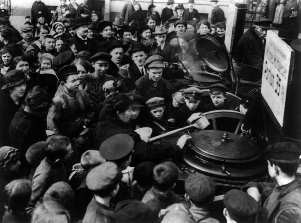 German Civilians Crowding Around Soup Pots In Berlin During Ww1 In 1916 ...