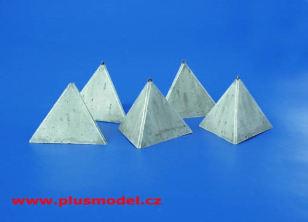 Plus Model 1:35 Anti-Tank Concrete Barriers Pyramid Style Set 1 Diorama ...