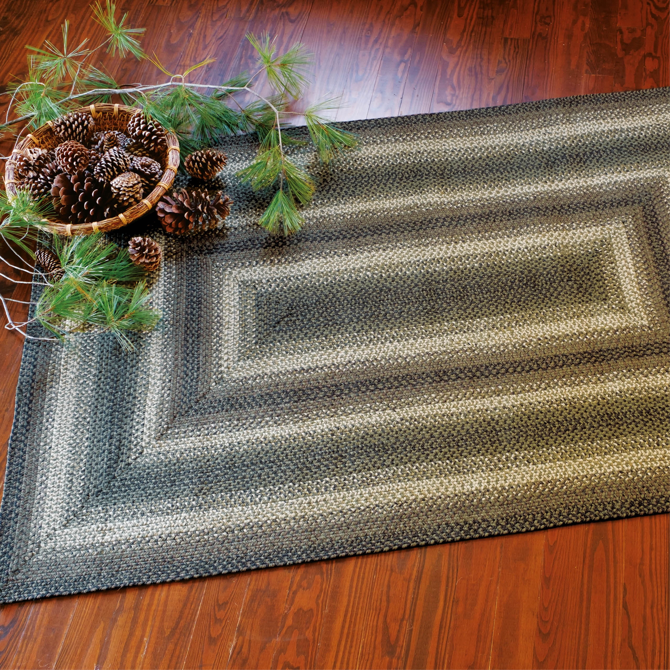 Homespice Pinecone 4' x 6' Green Braided Rug Living Room, Bedroom And ...