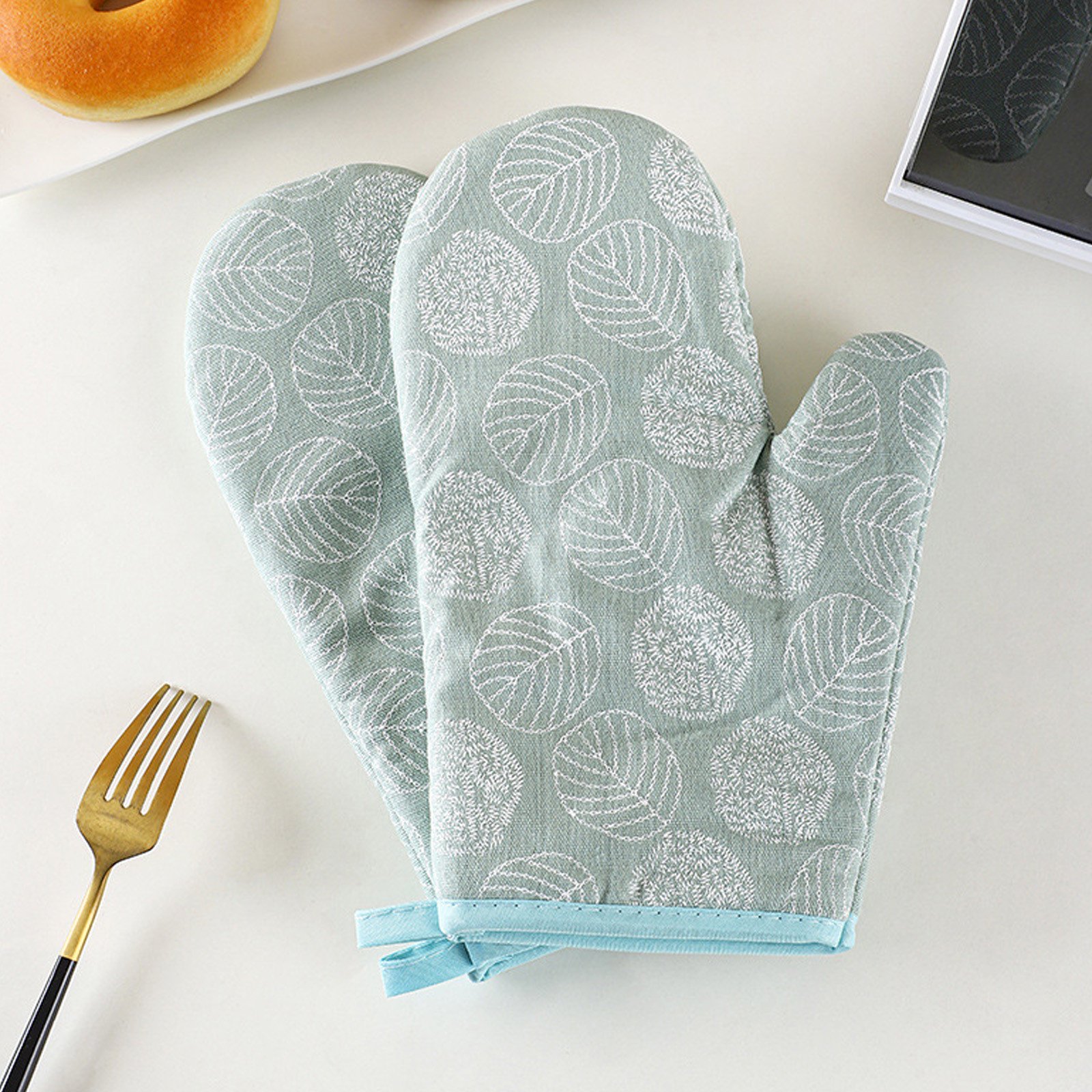 Click here for Com1950s Oven Mitts And Heat Resistant Mat Set ins... prices