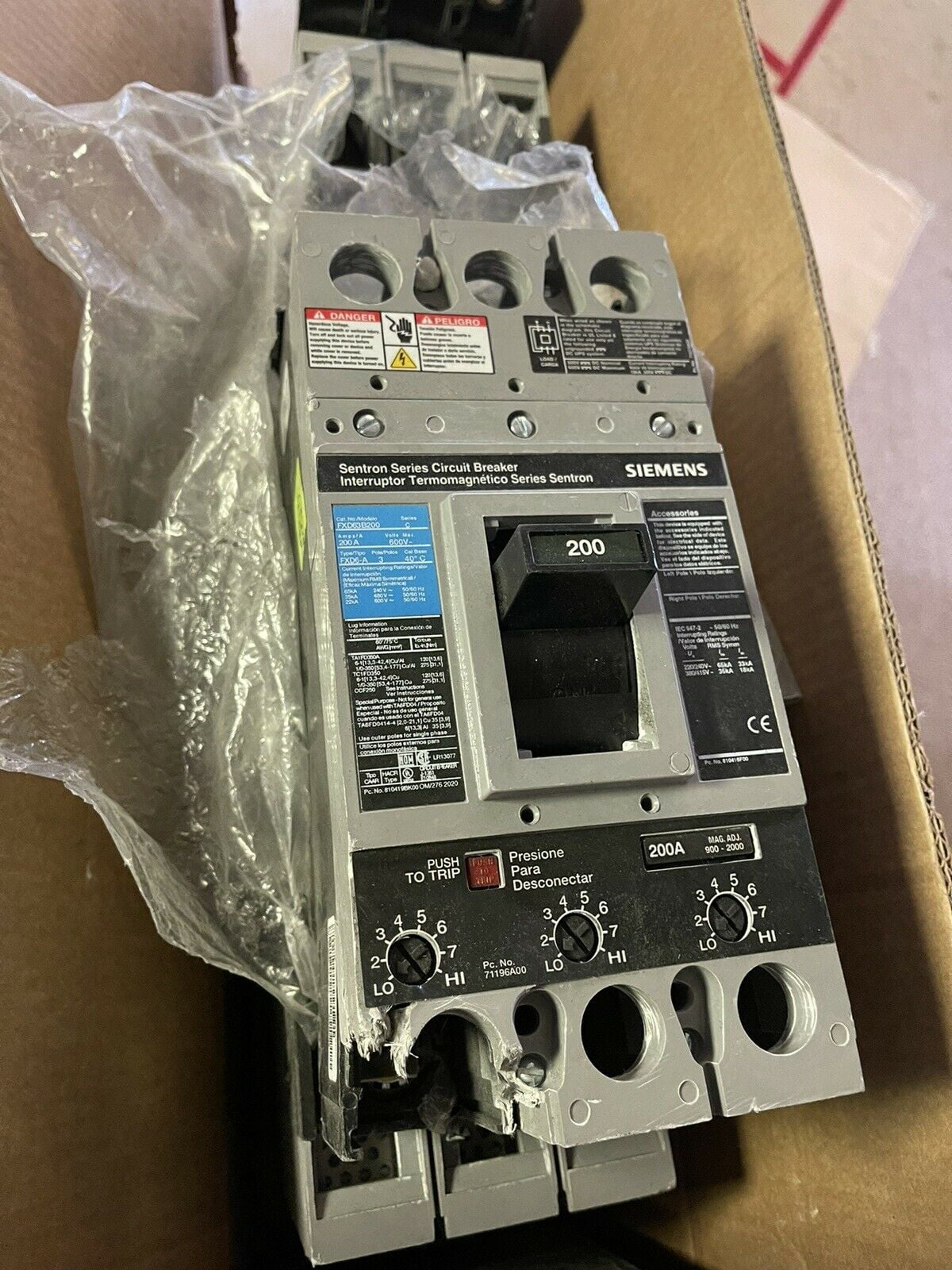 FXD63B200 Siemens Circuit Breaker Sentron Series FXD 200A 600V Bolt-On ...