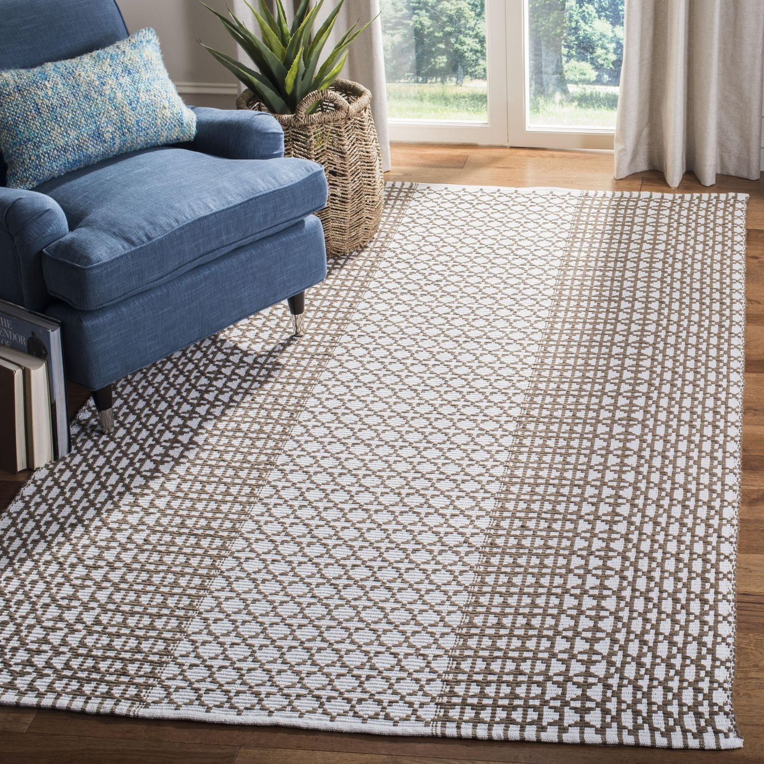 Click here for Safavieh Montauk Cara Geometric Area Rug 3 Ft X 5... prices