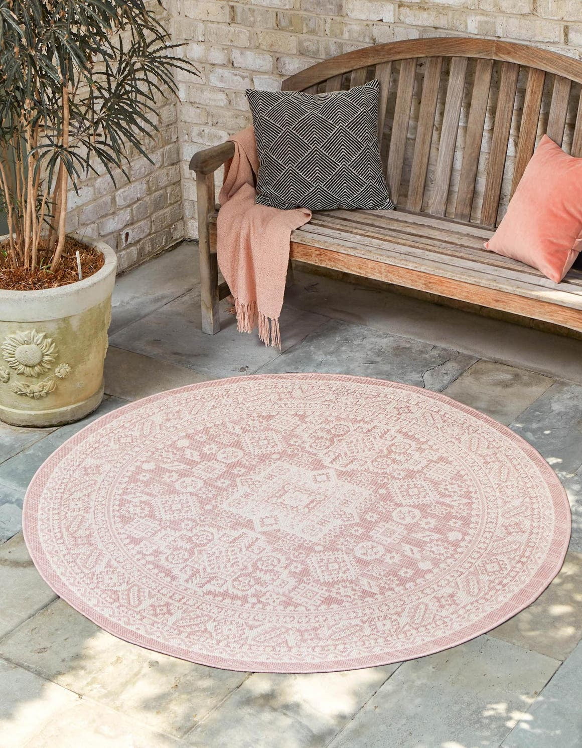 Unique Loom Chalca Indoor/Outdoor Aztec Rug Pink/Ivory 3' 3" Round ...