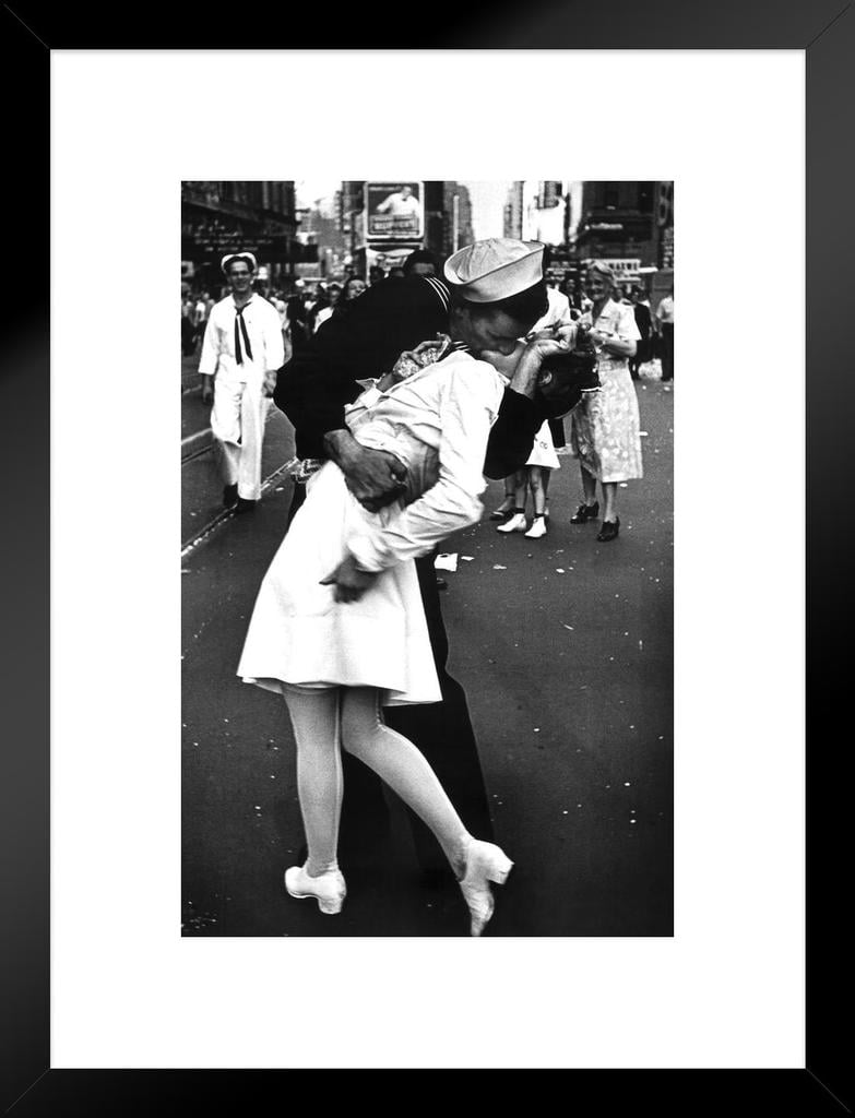 Soldier Kissing Girl In Time Square