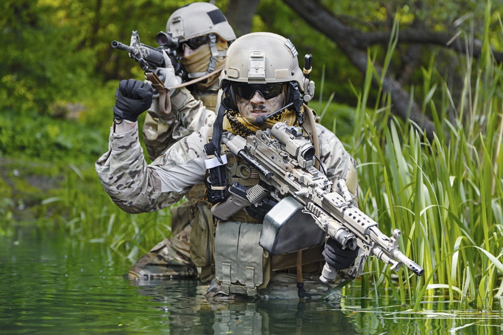 Green Berets U.S. Army Special Forces Group sniper in action. Poster 【お ...