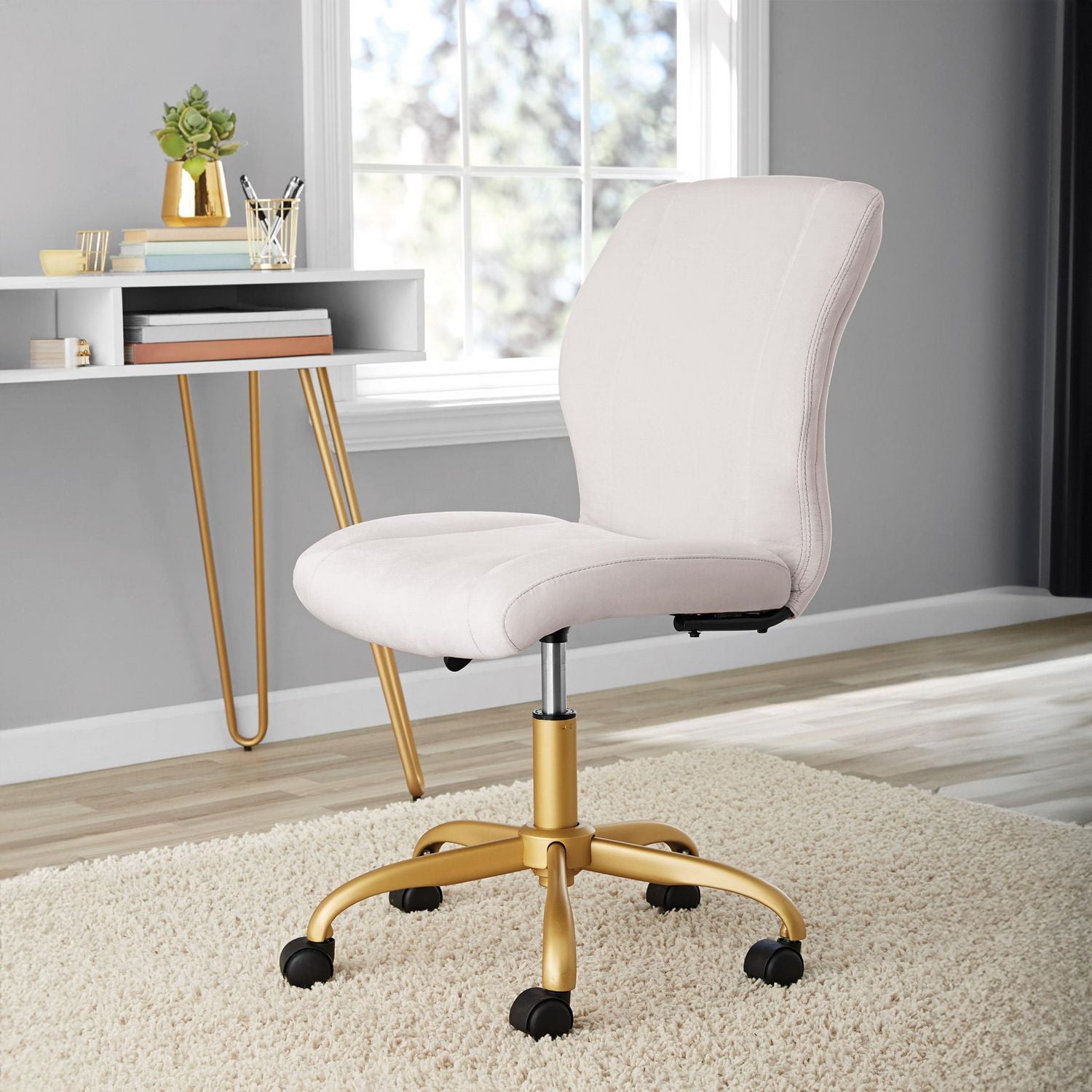 Click here for Mainstays Plush Velvet Office Chair prices