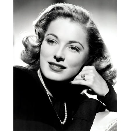 Eleanor Parker Sporting The Five-Carat Emerald-Cut Diamond Engagement ...