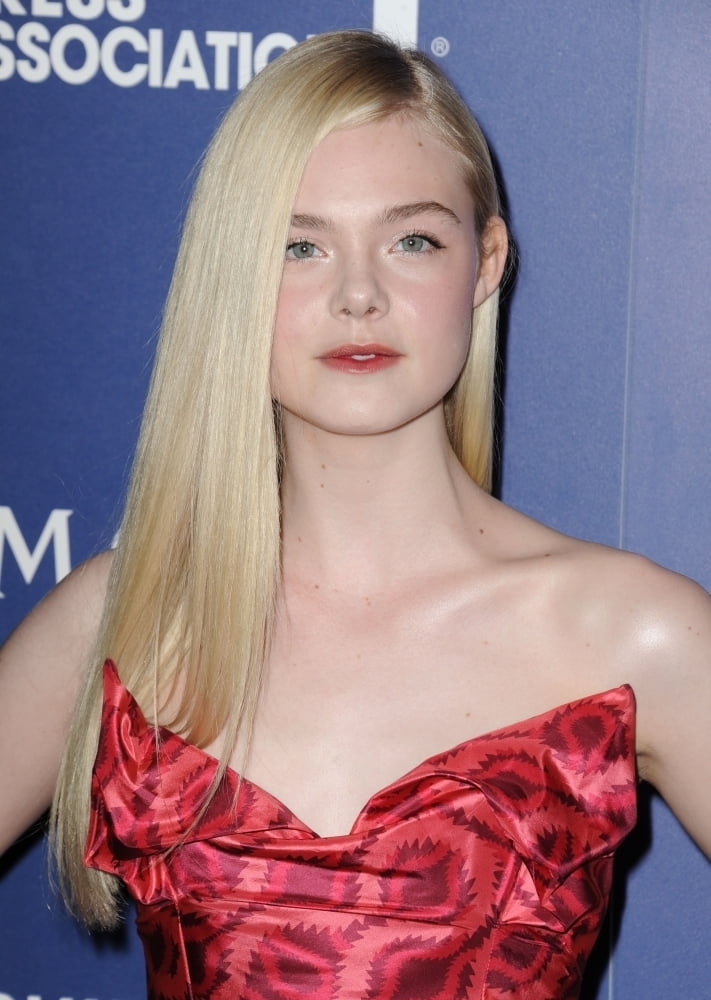 Elle Fanning At Arrivals For The Hollywood Foreign Press Association ...