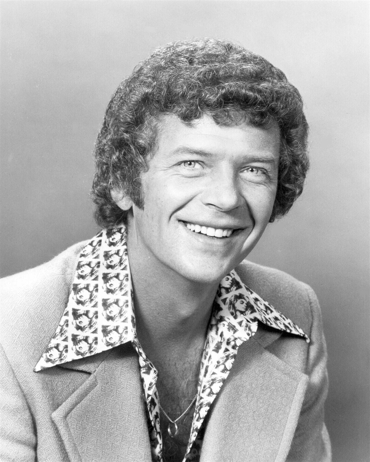 Robert Reed as Mike Brady big smile 1970's portrait The Brady Bunch 5x7 ...