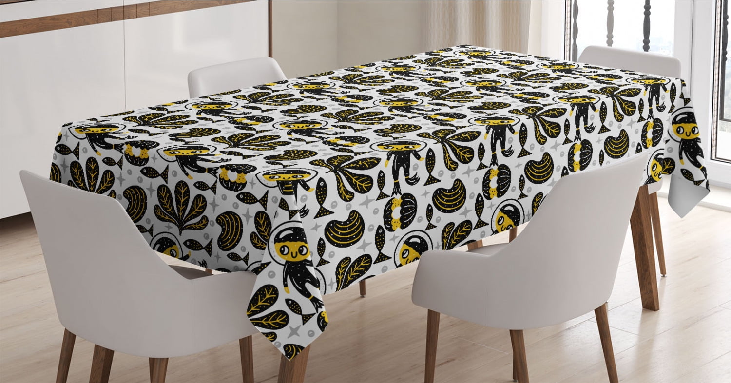 Fish Tablecloth, Swimming Deep down in the Ocean Amongst Reef Fish ...