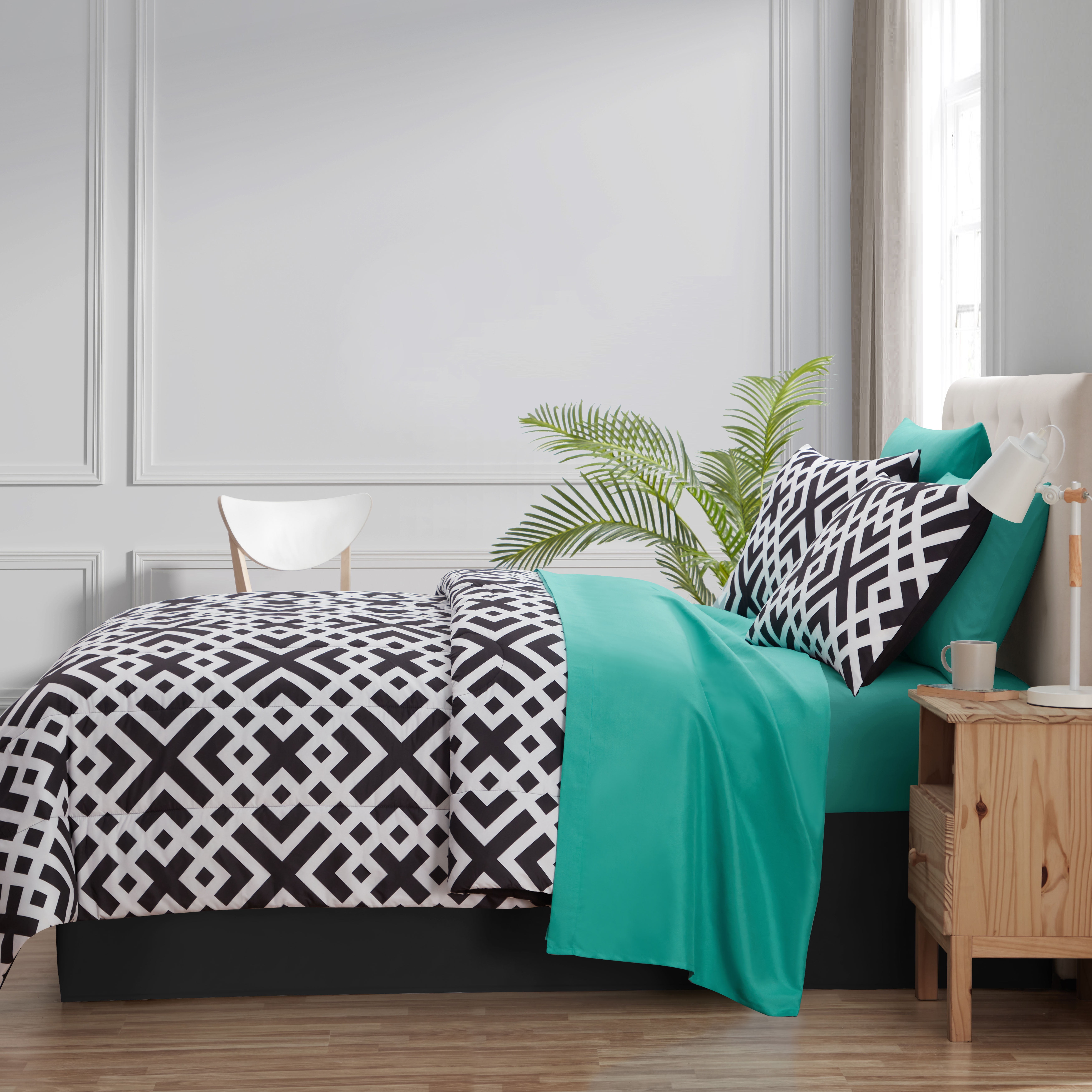 Quee Mainstays Black And White Geo 8 Piece Bed In A Bag Bedding Set