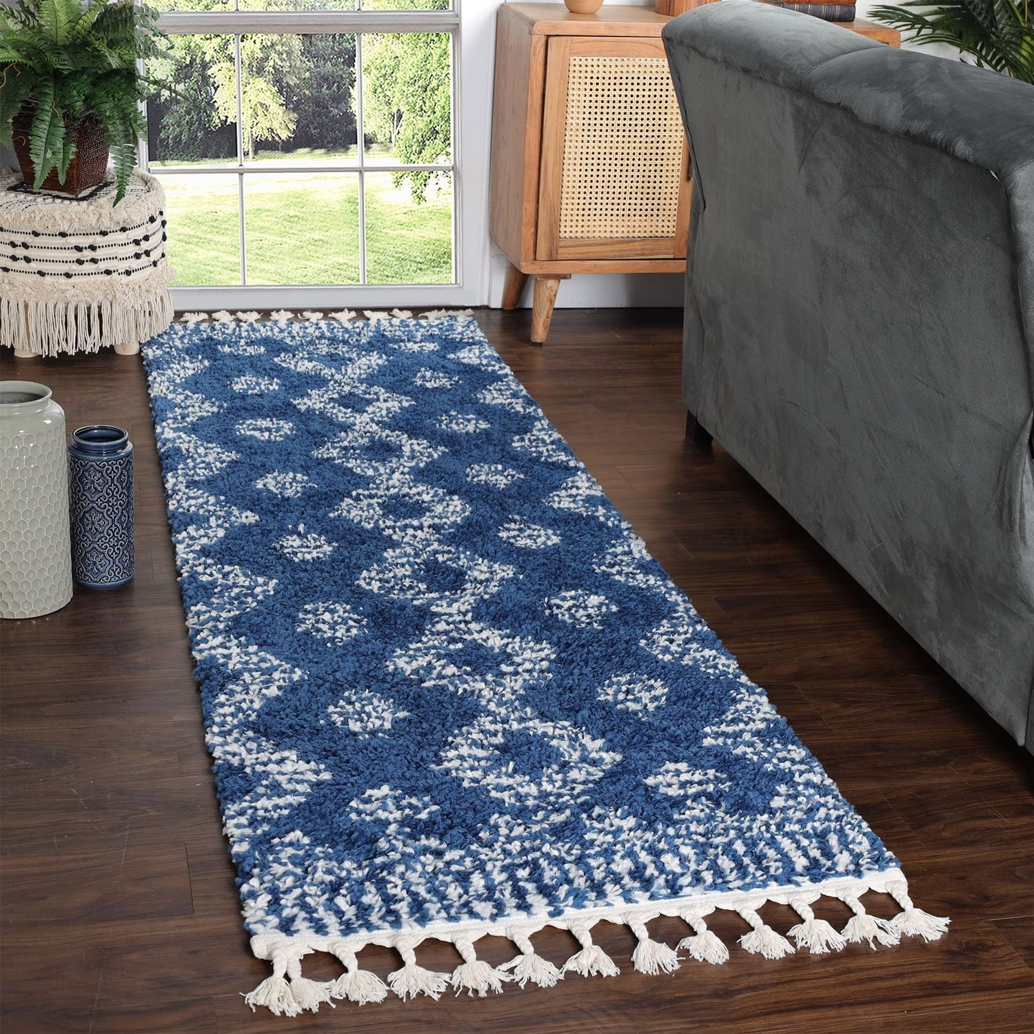 Modern Diamond Plush Polypropylene Indoor Shag Runner Rug with Fringe ...