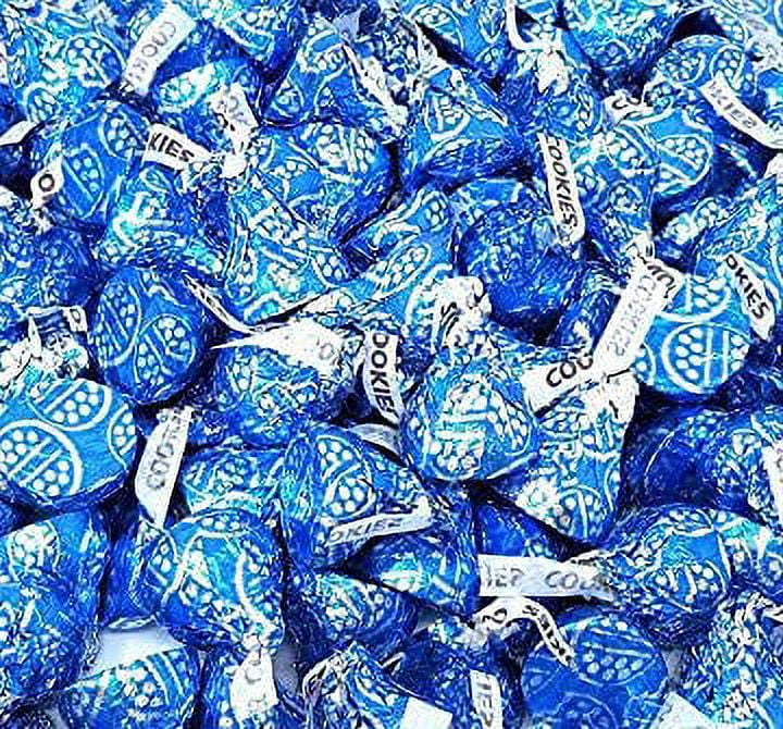 HERSHEY'S KISSES Cookies 'N' Creme, Light Blue Foil Candy Bulk, 2 ...