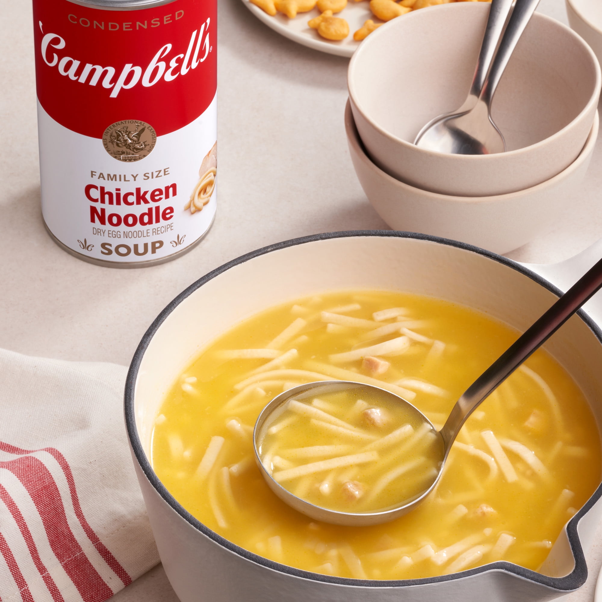 Campbell s Brandclub Campbells Condensed Chicken Noodle Soup Dry Egg Noodle Recipe 22.4 oz Family Size Can