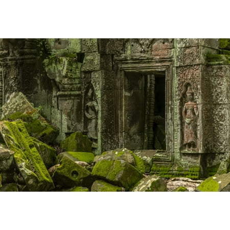 Statues and fallen rocks by temple doorway, Ta Prohm, Angkor Wat; Siem ...