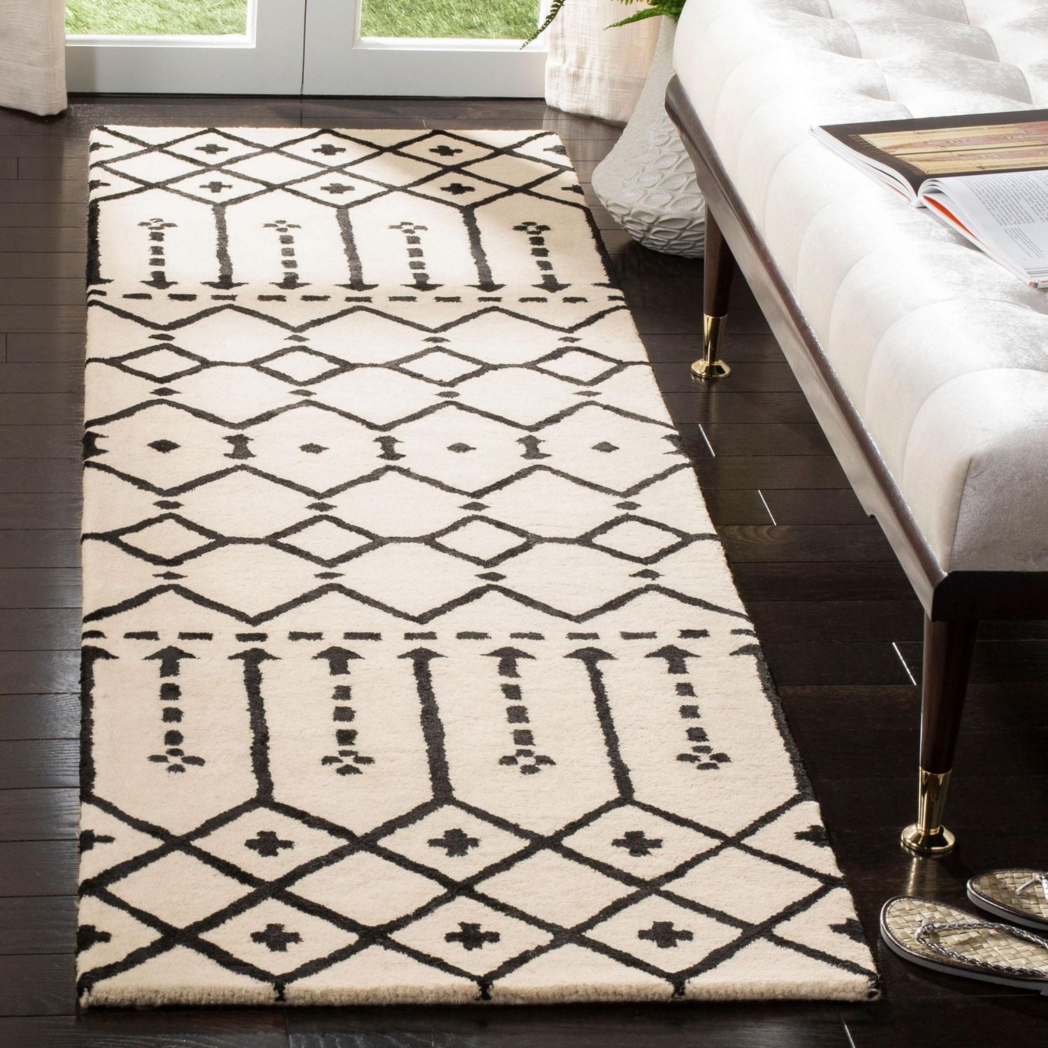 Click here for Safavieh Himalaya Darin Geometric Area Rug 23 X 8... prices
