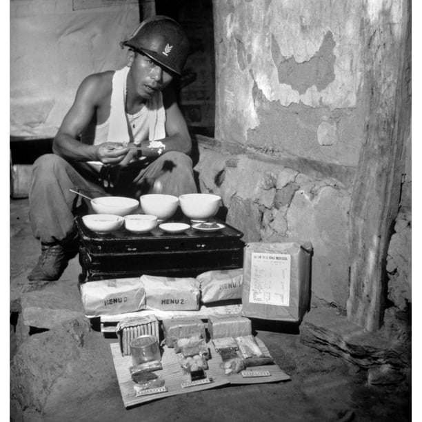 South Korean Lays Out The Roka (Republic Of Korea Army) Field Ration ...