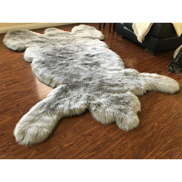 Soho Luxurious Faux Bearskin Pelt Grey Shag Area Rug - Walmart.com
